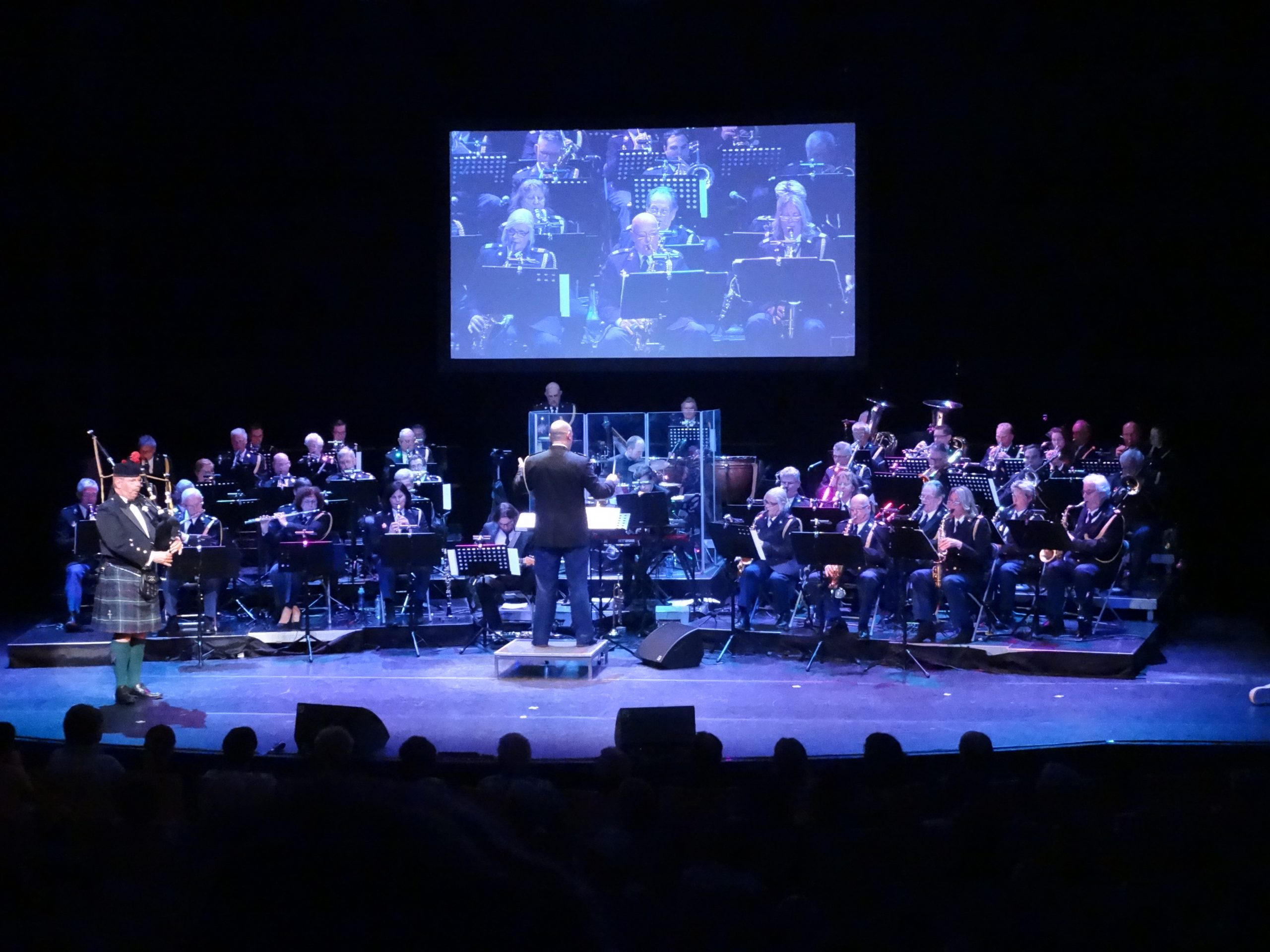 Interview: ‘Muziek maken als visitekaartje voor de politie’ - www.lopv.nl